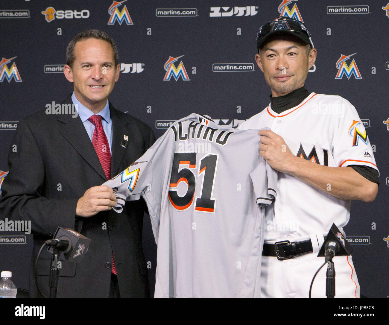 Miami Marlins' Ichiro Suzuki (R) and Jeff Idelson, president of the ...