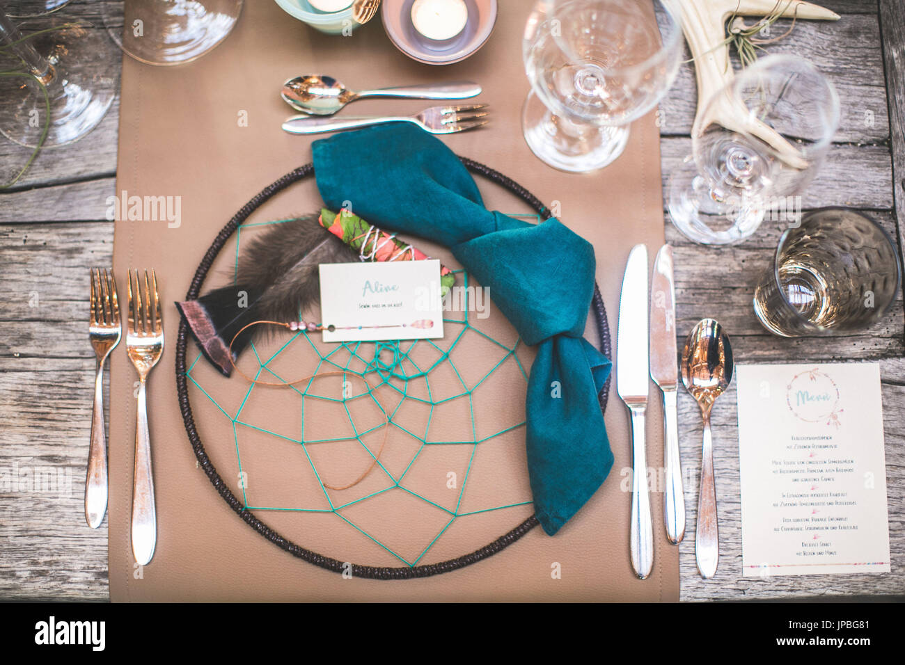 Well-laid table, decoration at Indian wedding Stock Photo - Alamy
