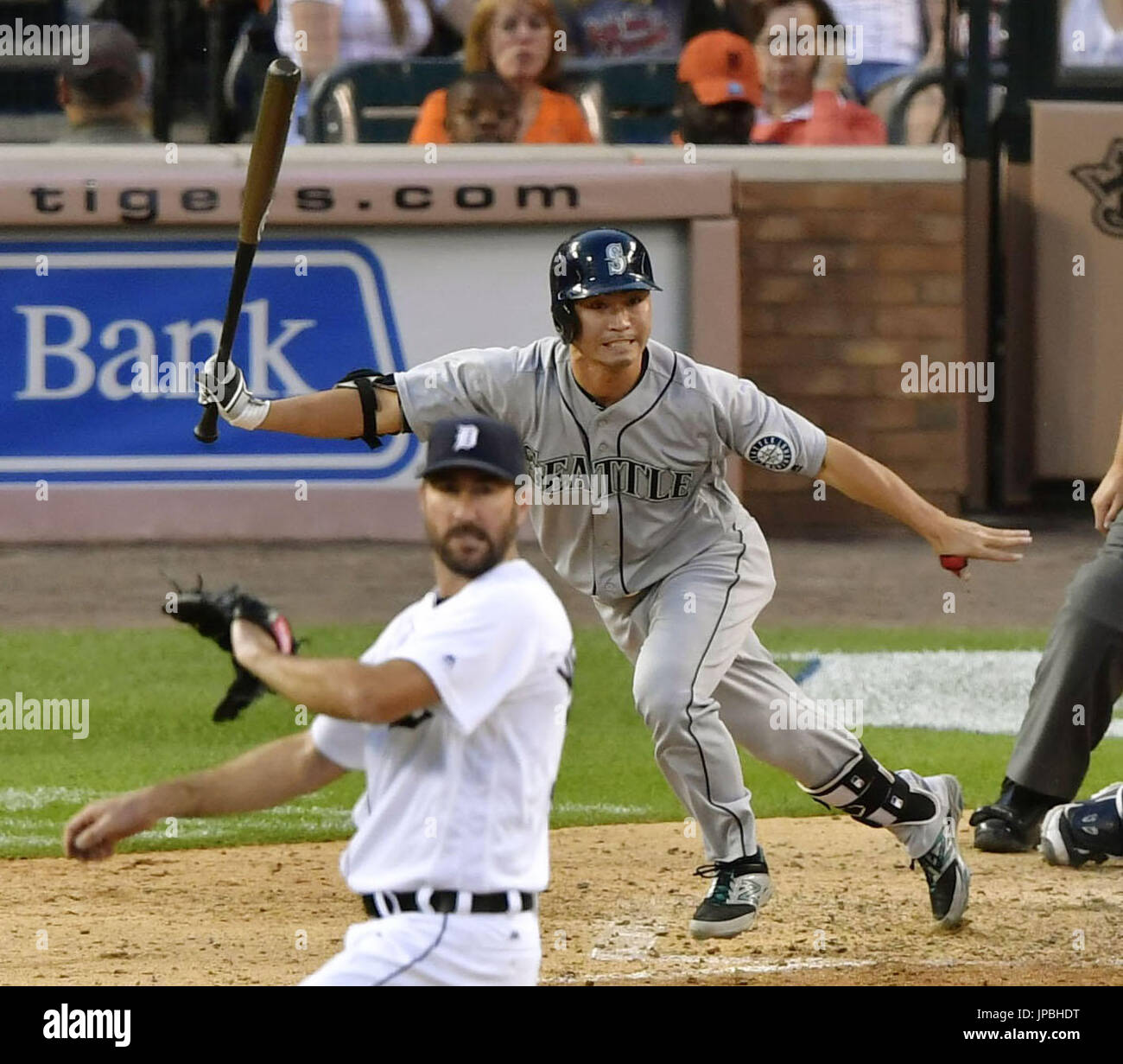 Seattle Mariners outfielder Norichika Aoki hits an infield single to ...