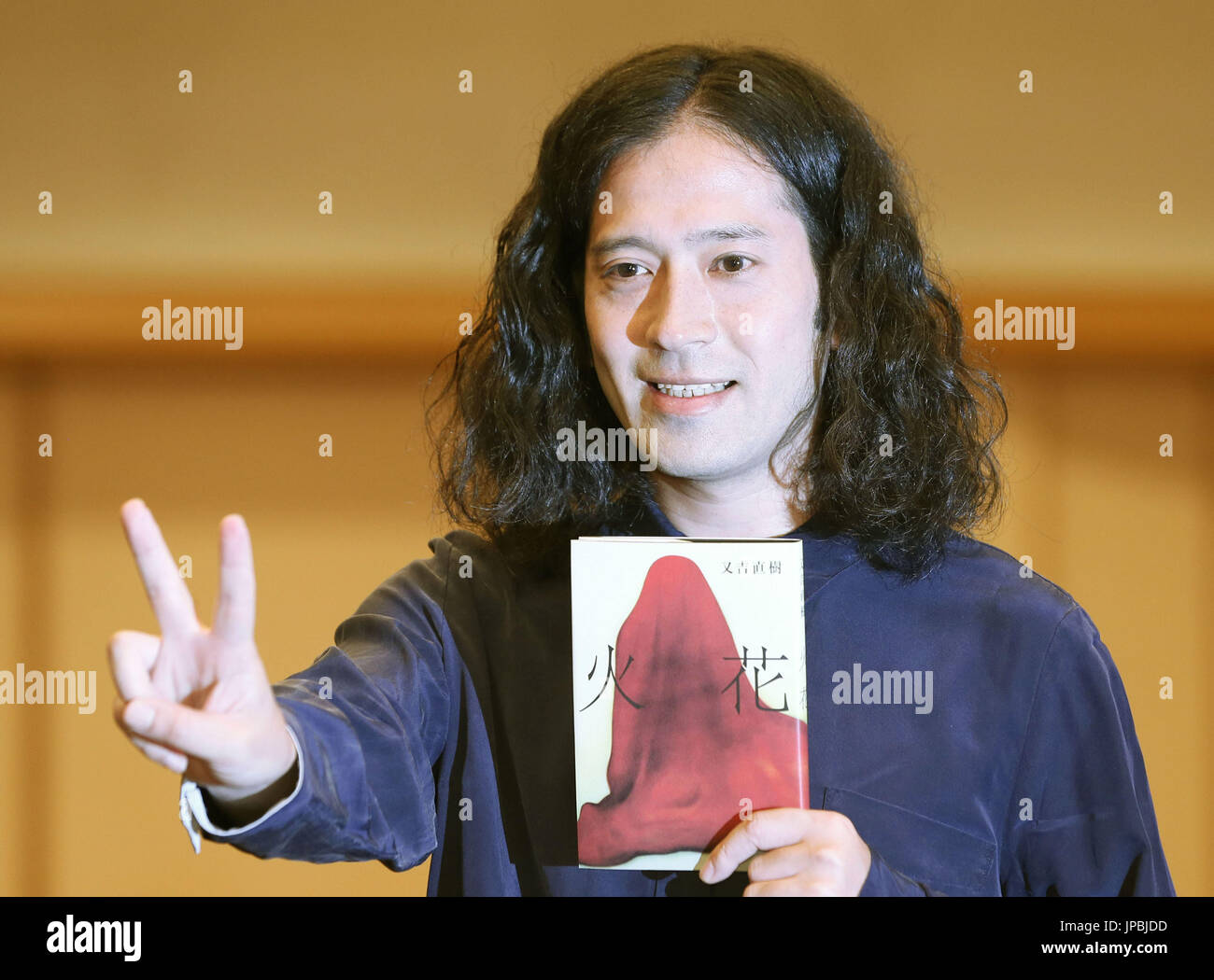 File photo shows comedian Naoki Matayoshi posing with his Akutagawa ...