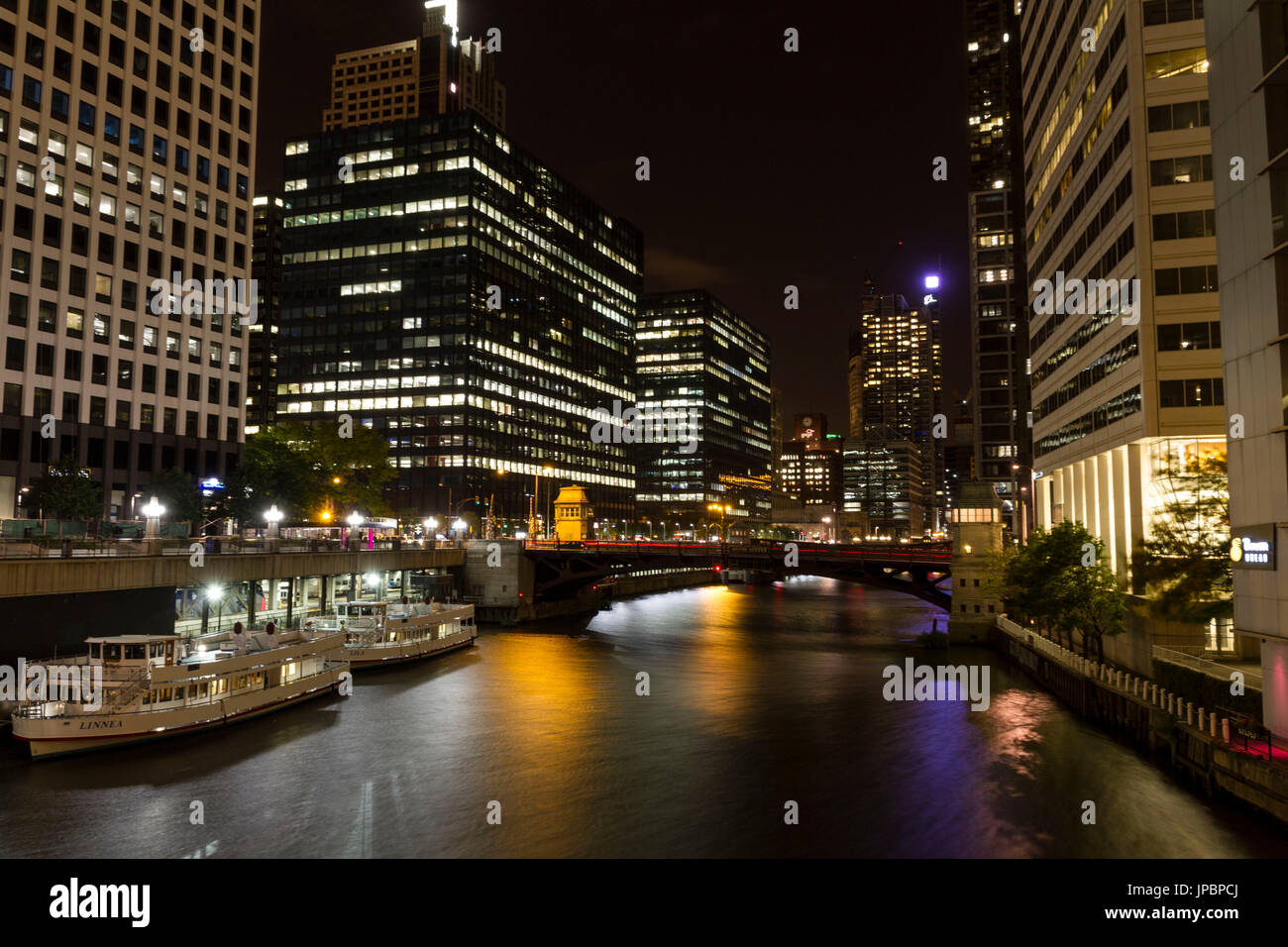 The Chicago River runs through the city and the illuminated skyscrapers ...