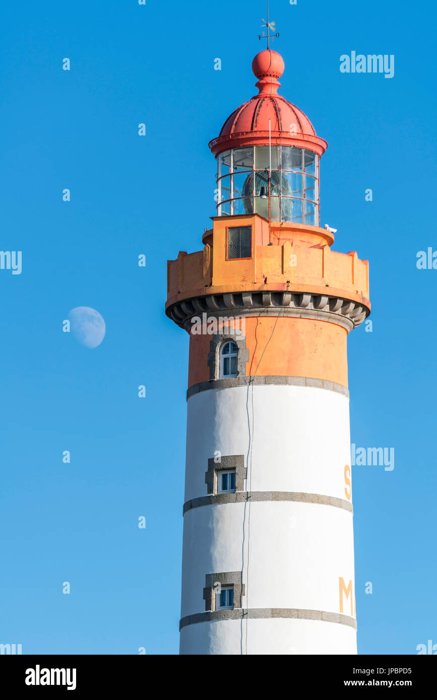 Moon and detail of Saint-Mathieu lighthouse. Plougonvelin, Finistère ...