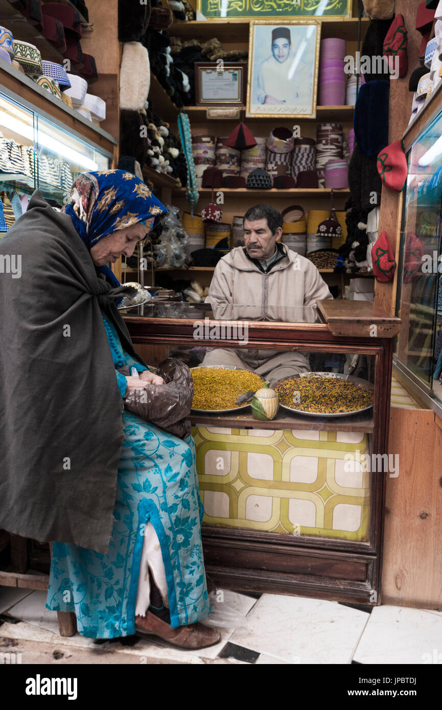 Suk, Fes, Morocco. Shops of the Medina Stock Photo - Alamy