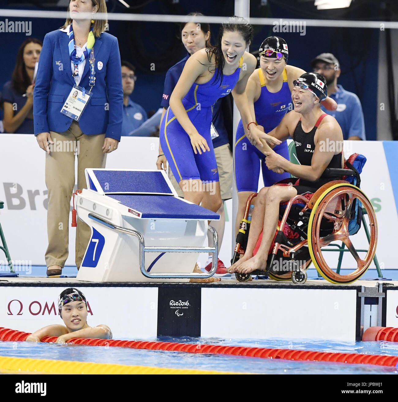 Members of the Japanese women's 400-meter freestyle relay for ...