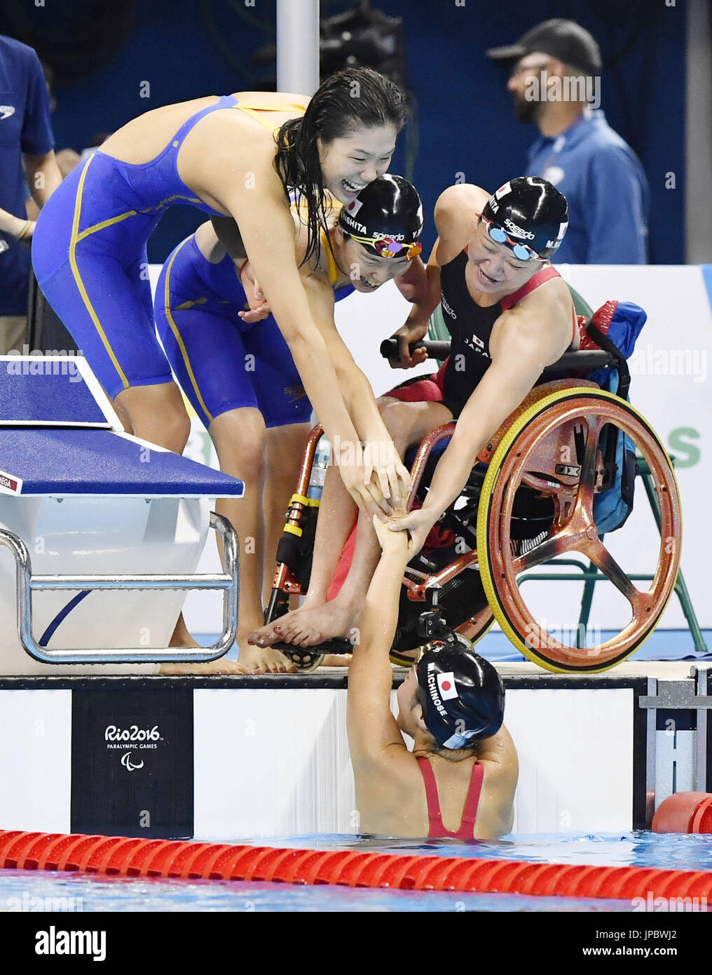 Members of the Japanese women's 400-meter freestyle relay for ...