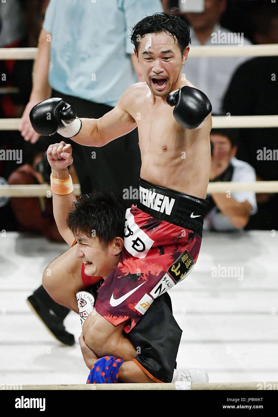 Japanese boxer Shinsuke Yamanaka celebrates after successfully ...