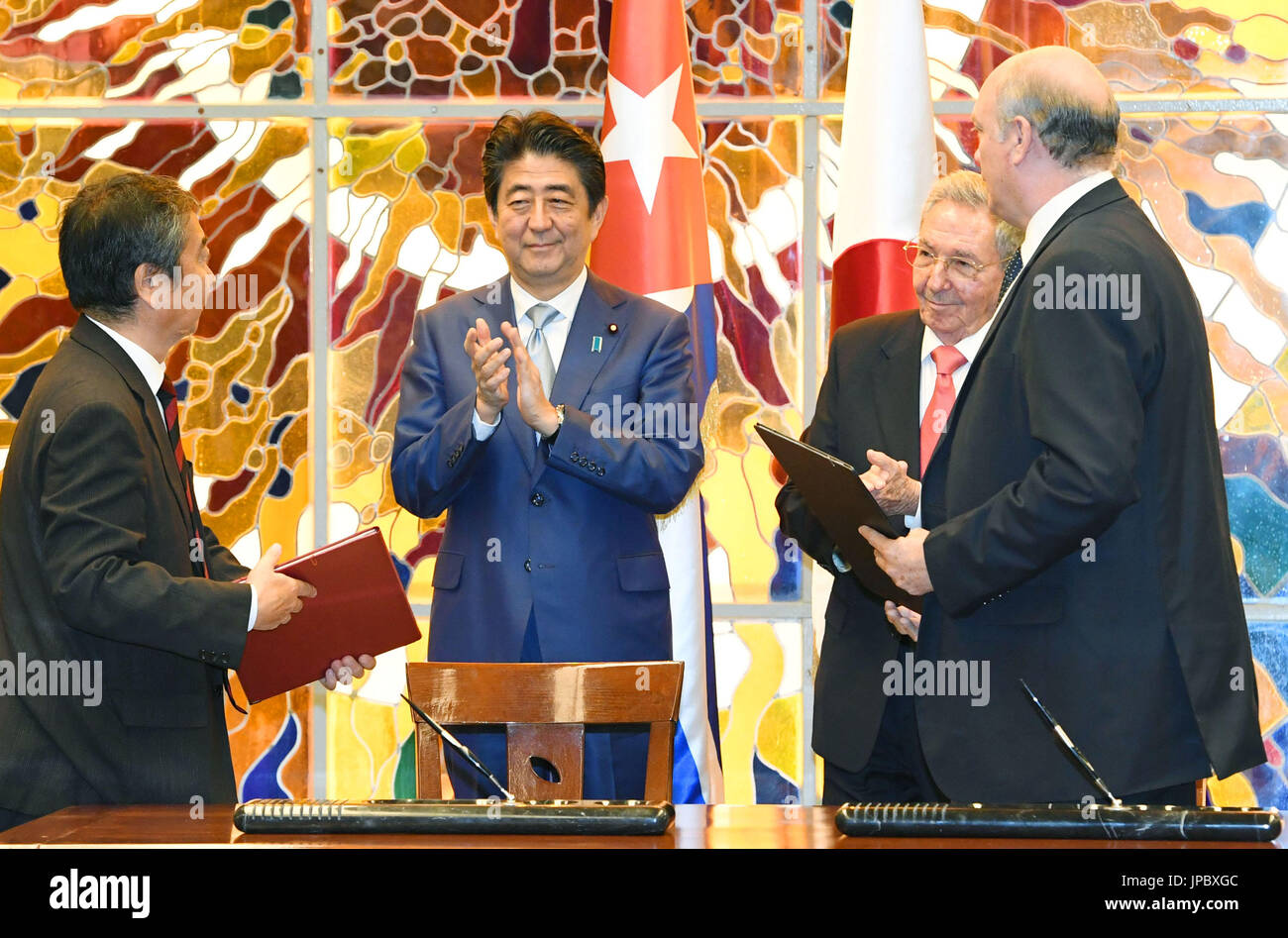 Japanese Prime Minister Shinzo Abe (2nd from L) and Cuban President ...