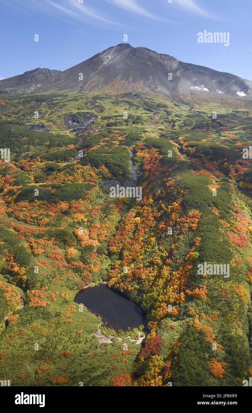 Leaves begin to turn red and yellow on the Taisetsu Mountain Range in ...