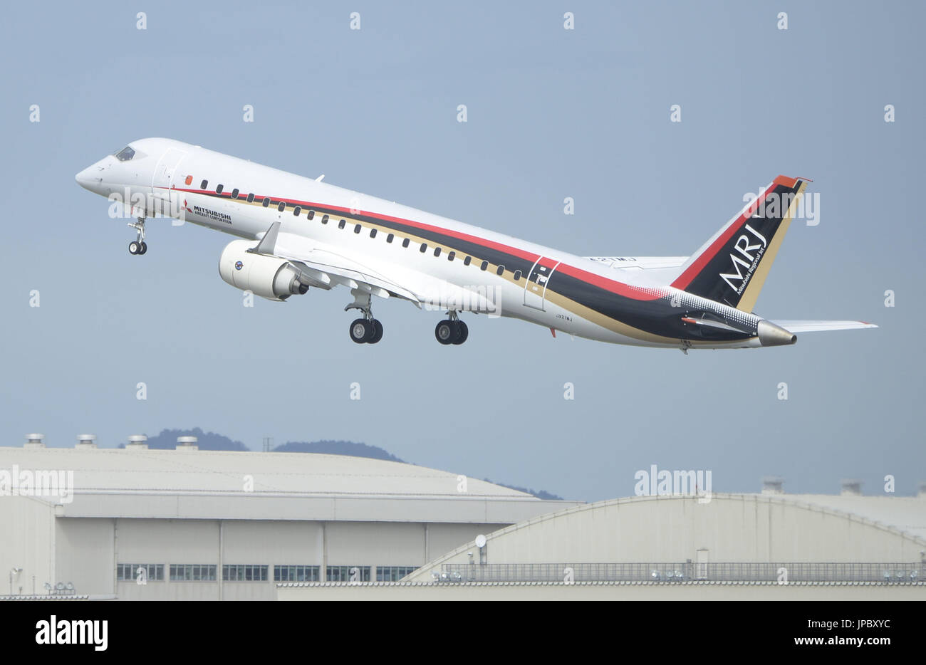 The Mitsubishi Regional Jet, Japan's first domestically produced ...