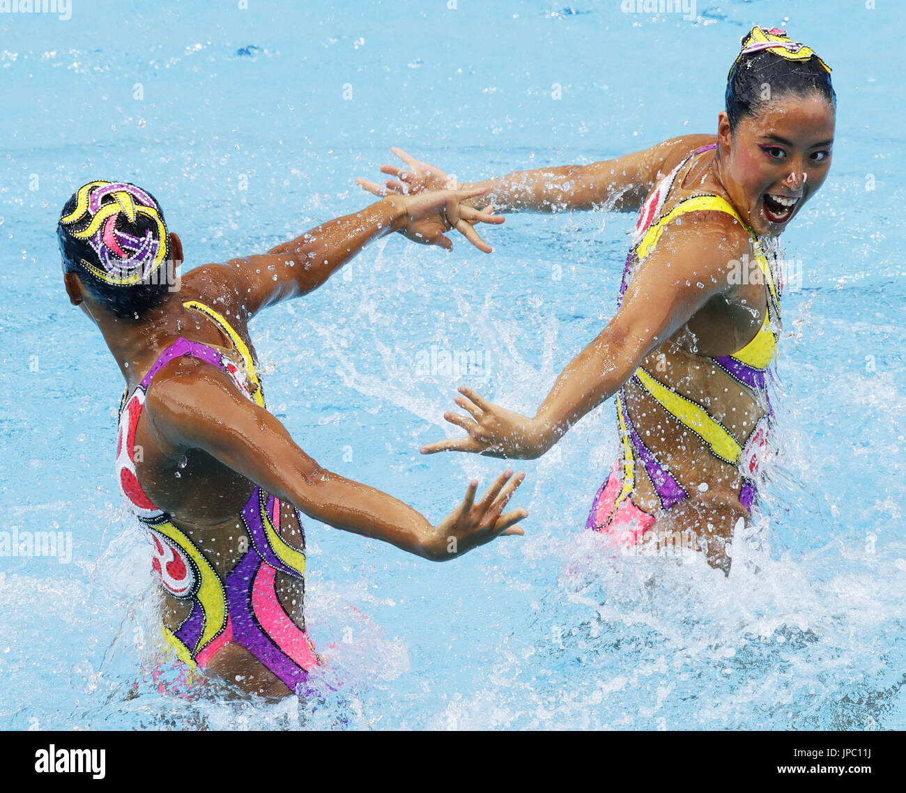 Japanese synchronized swimmers Yukiko Inui (R) and Risako Mitsui ...