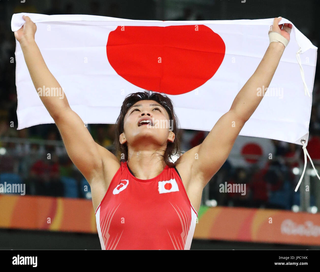 Japan's Kaori Icho celebrates with her country's flag after defeating ...