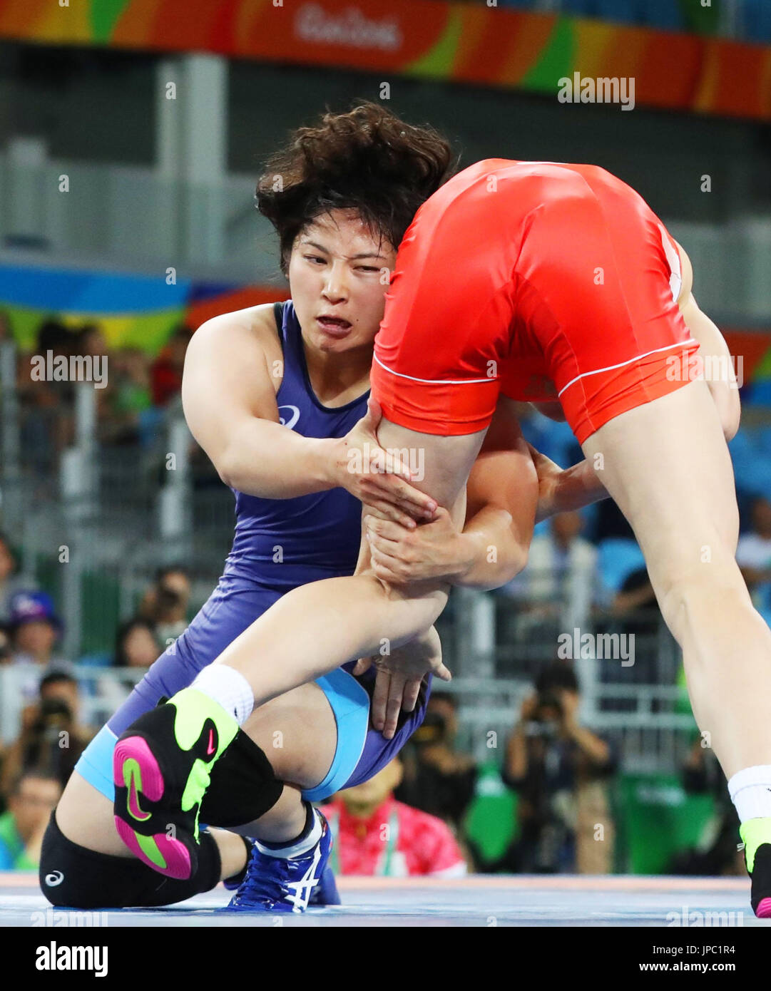 Sara Dosho (L) of Japan competes against Natalia Vorobeva of Russia in ...