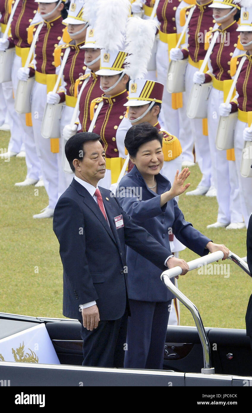 South Korean President Park Geun Hye (R) attends a ceremony at the ...