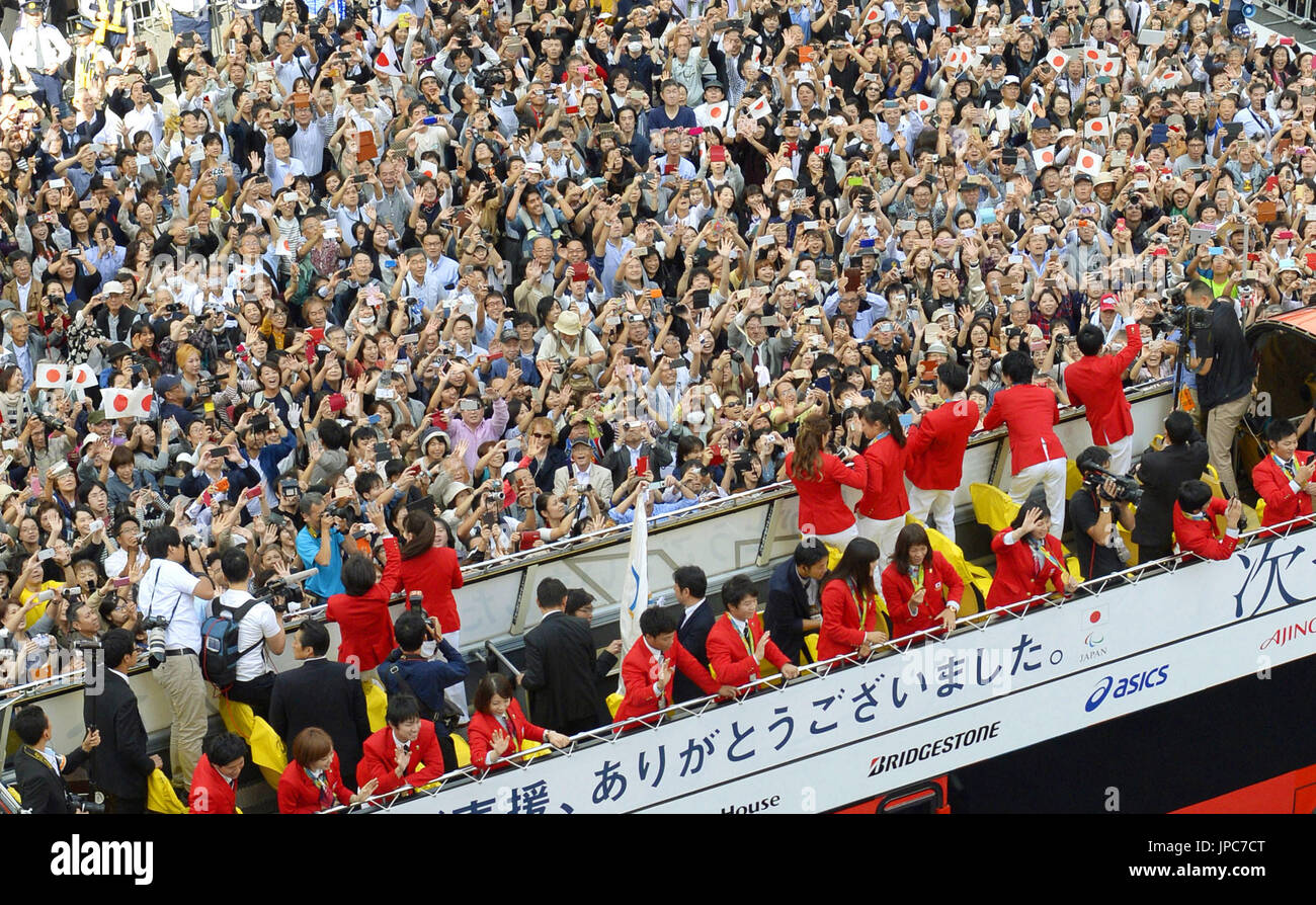 Spectators cheer as Japanese medalists from the Rio de Janeiro Olympics ...