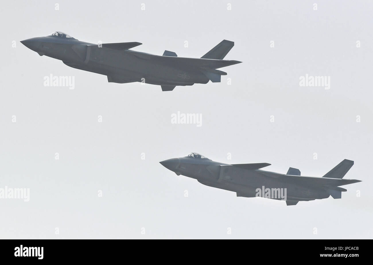 Chinese next-generation stealth fighters make a demonstration flight ...