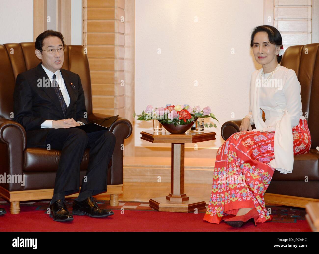 Japanese Foreign Minister Fumio Kishida (L) and Myanmar's de facto ...