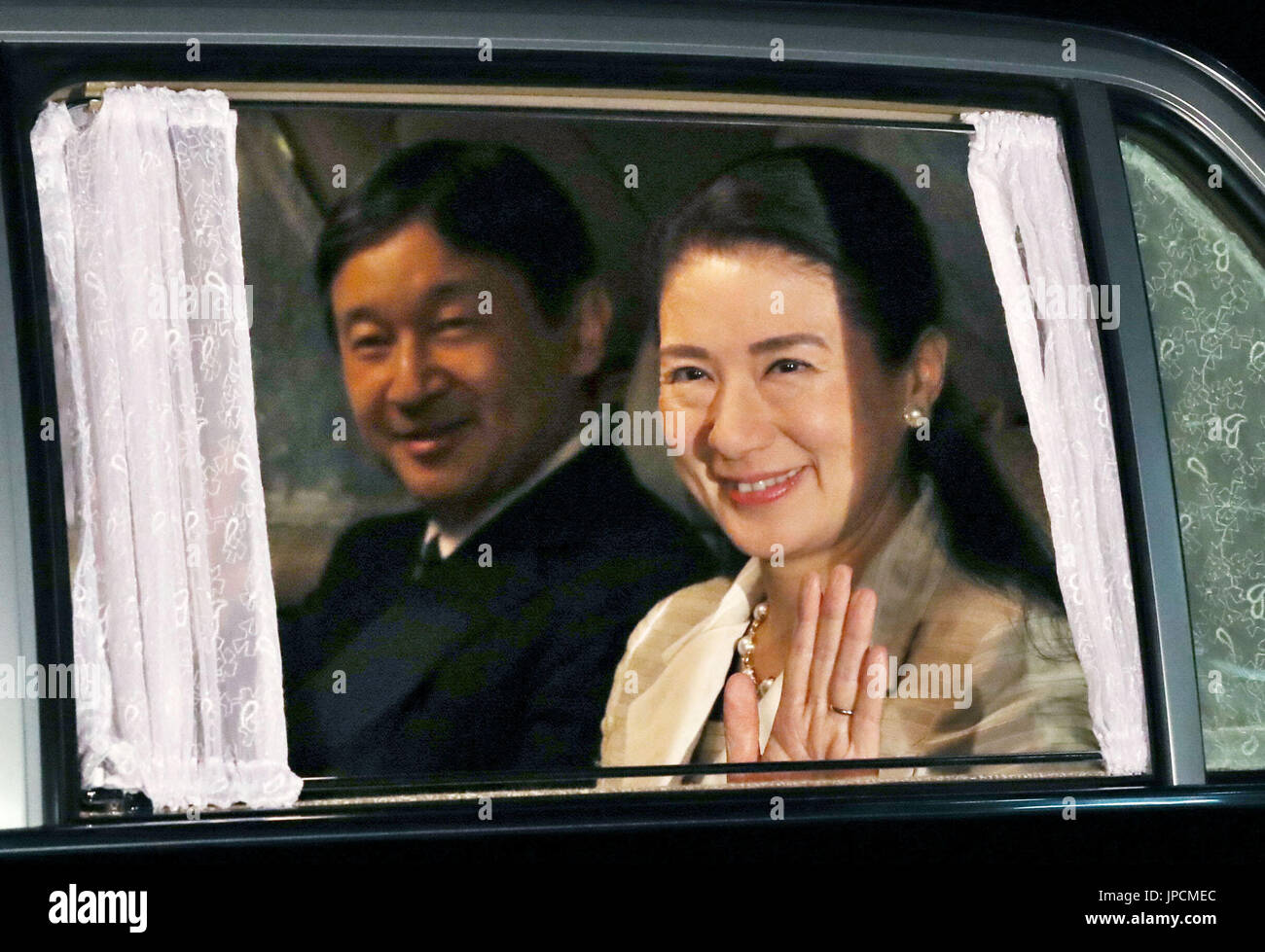 Japanese Crown Prince Naruhito (L) and his wife Crown Princess Masako ...