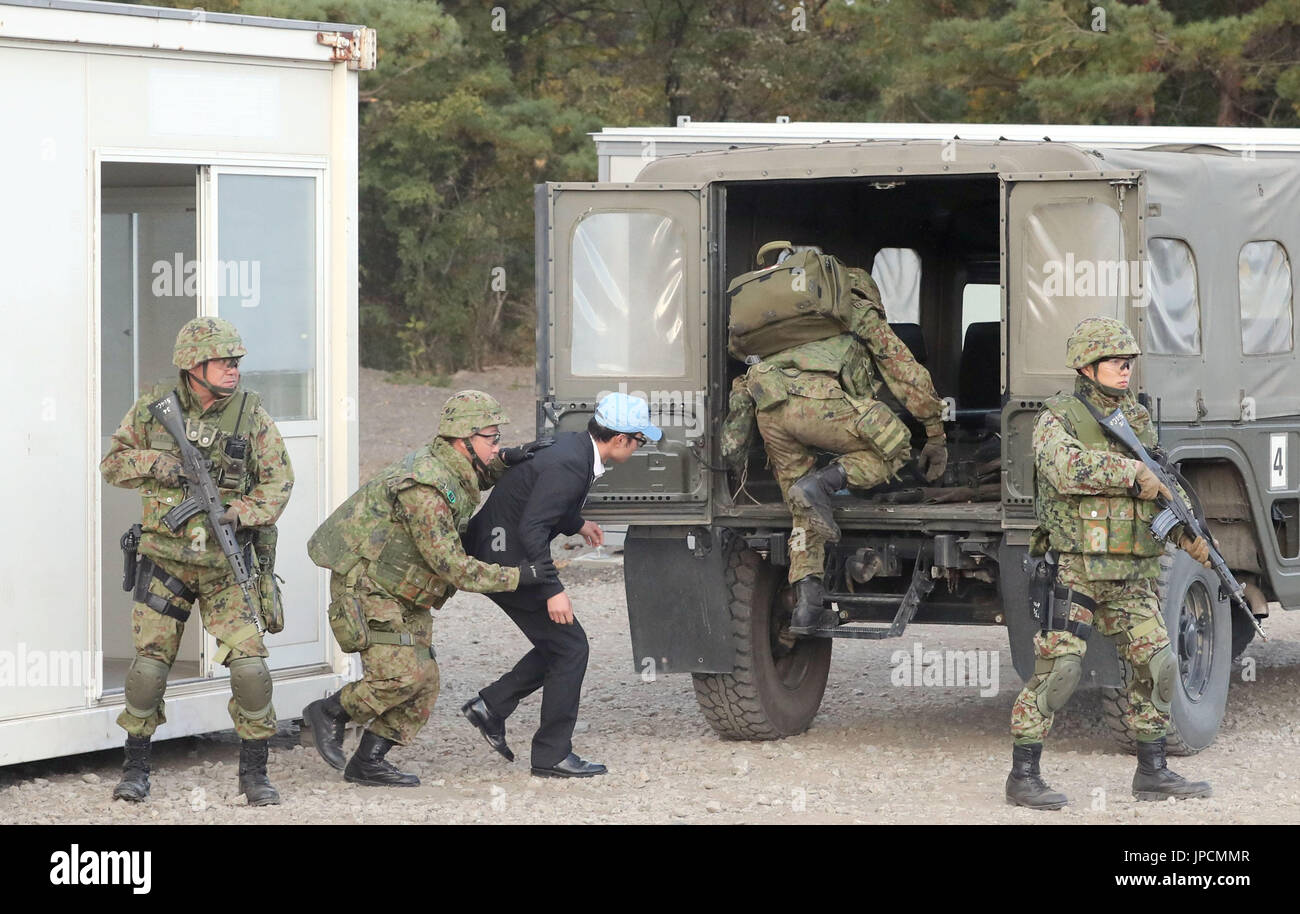Japan's Ground Self-Defense Force troops in Takizawa, Iwate Prefecture ...