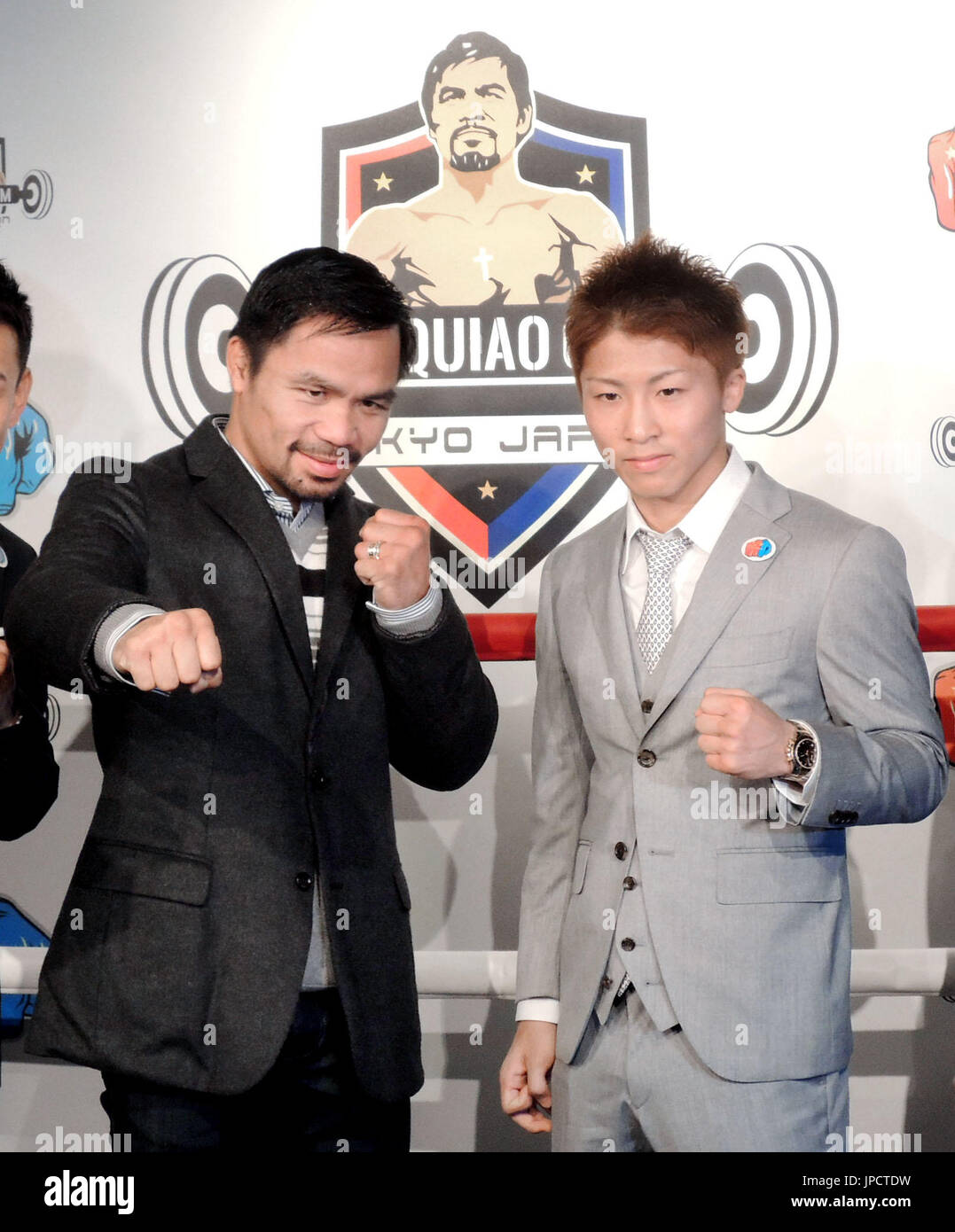 Boxing legend Manny Pacquiao (L) poses for a photo with WBO super ...