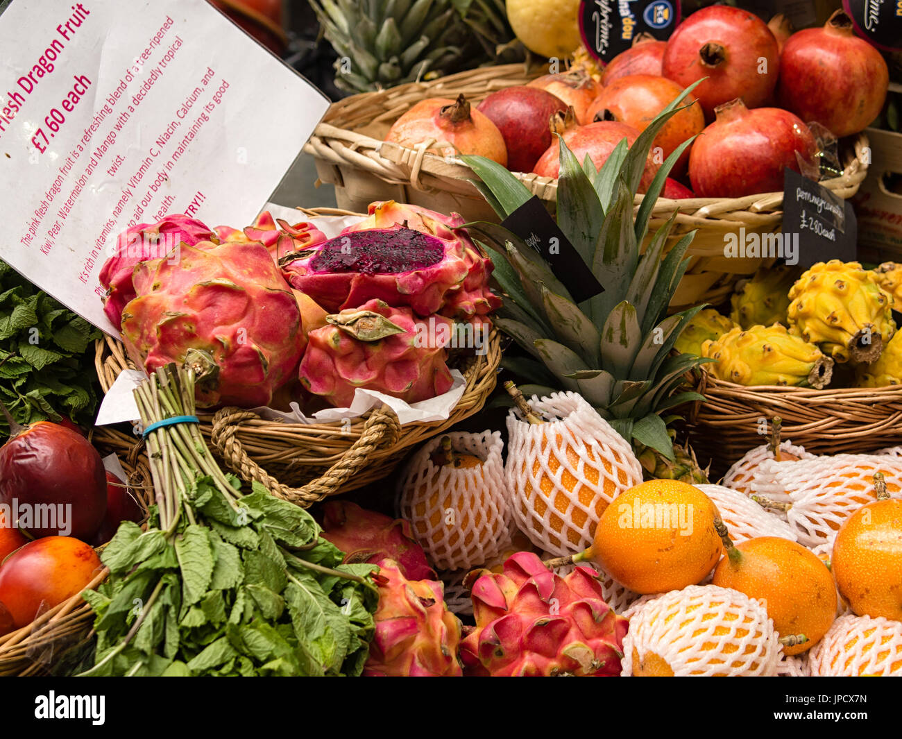 Green grocer borough market hi-res stock photography and images - Alamy