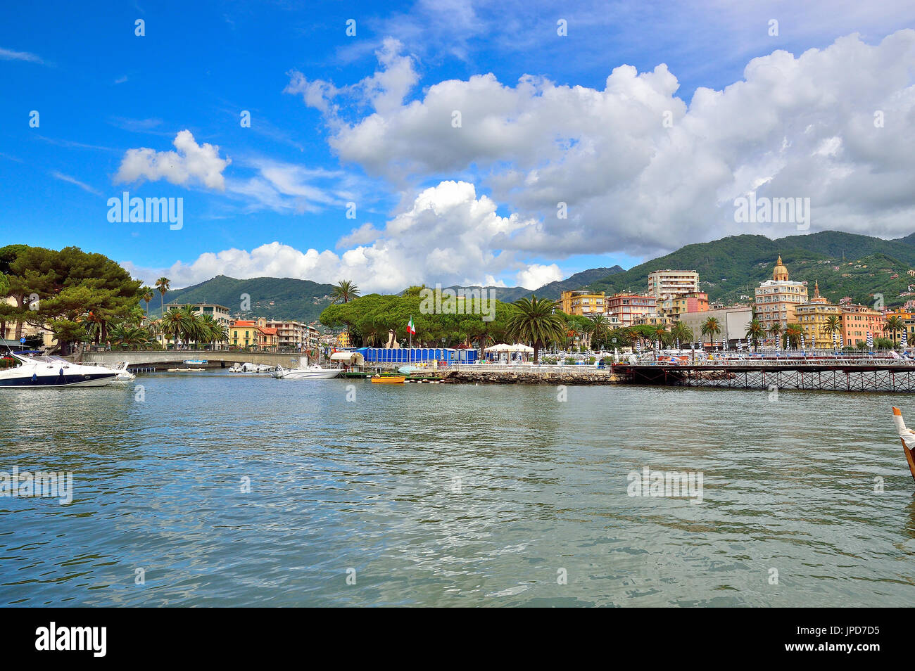 Rapallo beach hi-res stock photography and images - Alamy