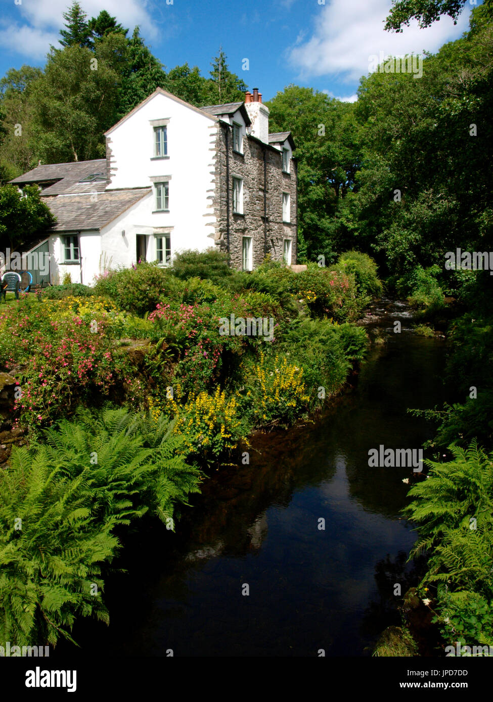 Riverside house hi-res stock photography and images - Alamy