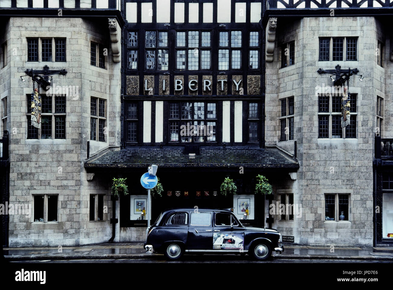 British luxury department store hi-res stock photography and images - Alamy