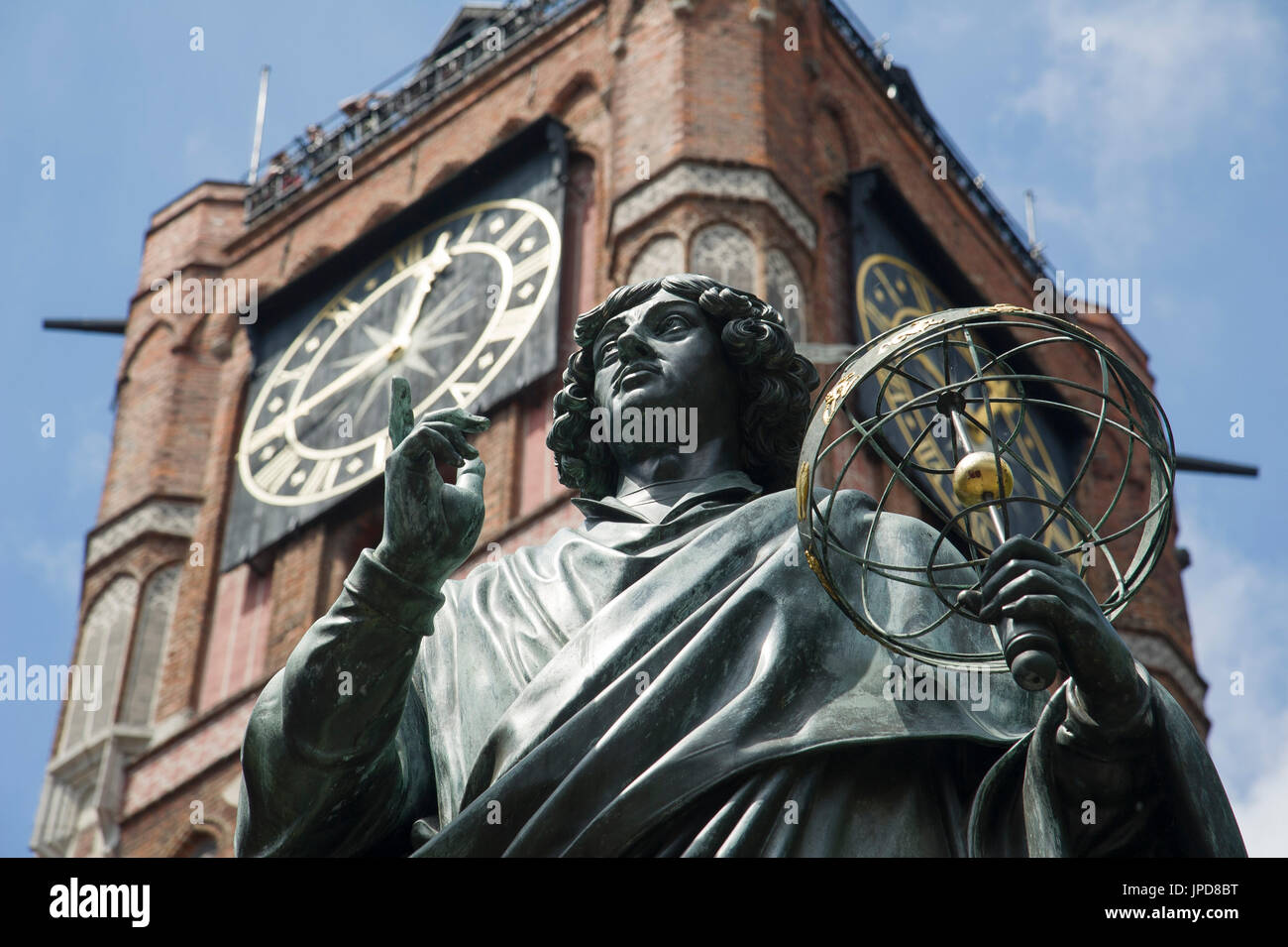 Statue of Nicolaus Copernicus and Old City Hall in Torun Old Town ...
