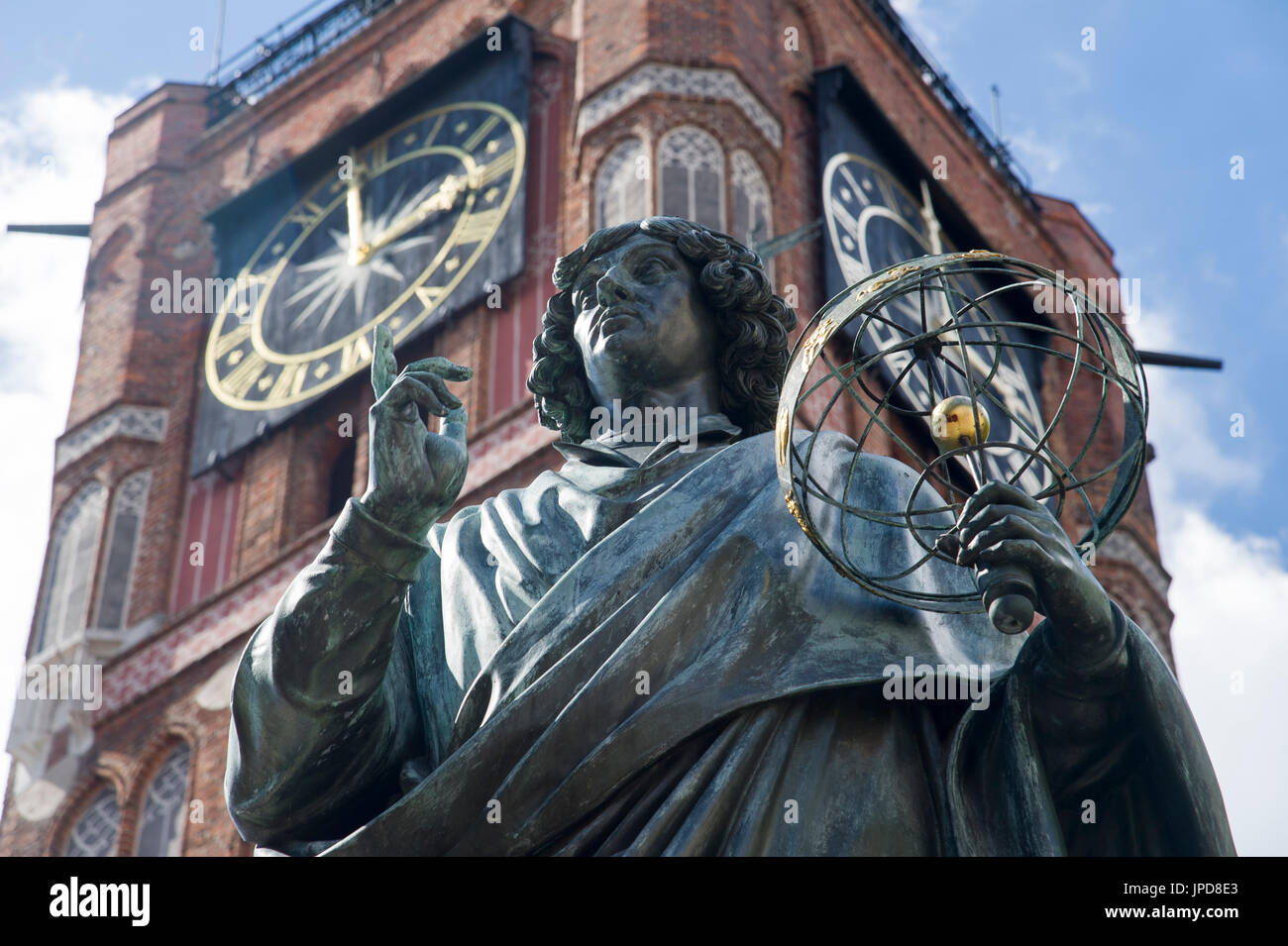 Statue of Nicolaus Copernicus and Old City Hall in Torun Old Town ...
