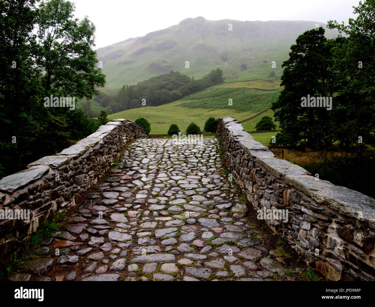 Old cobbled bridge over the River Derwent, near Rosthwaite, The Lake ...