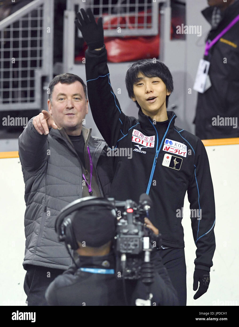Japanese figure skater Yuzuru Hanyu (R), alongside his coach Brian ...