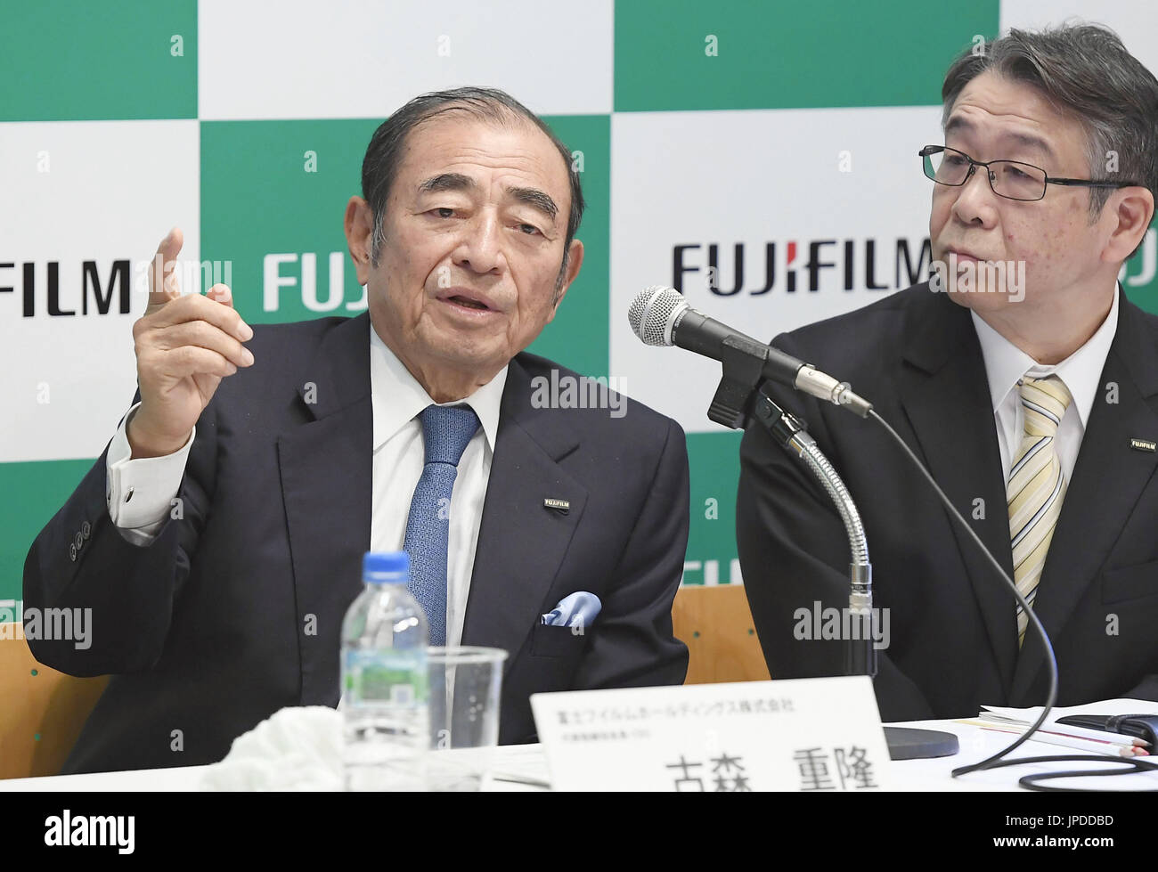 Shigetaka Komori (L), chief executive officer of Fujifilm Holdings Corp ...