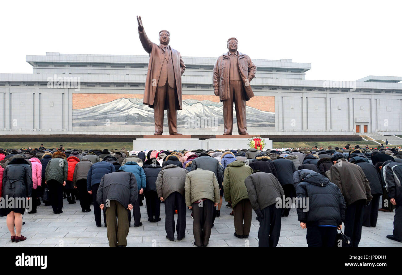 North Korean people pay respects at bronze statues of former leaders ...