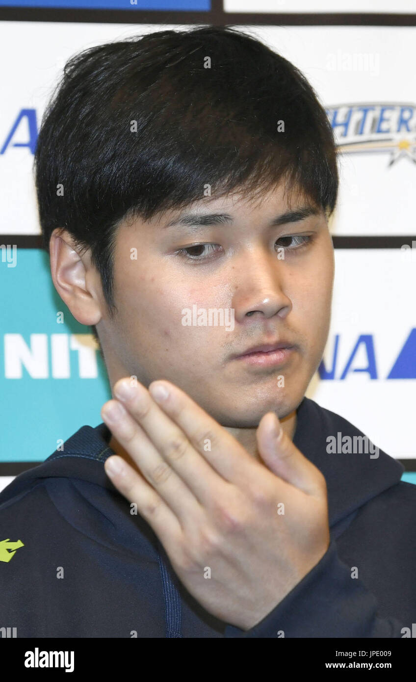 Nippon Ham Fighters pitcher-designated hitter Shohei Otani meets with ...
