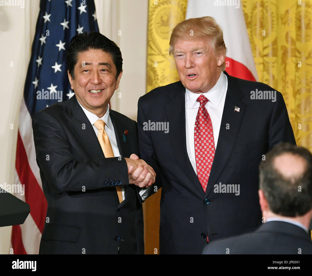 Japanese Prime Minister Shinzo Abe (L) and U.S. President Donald Trump ...