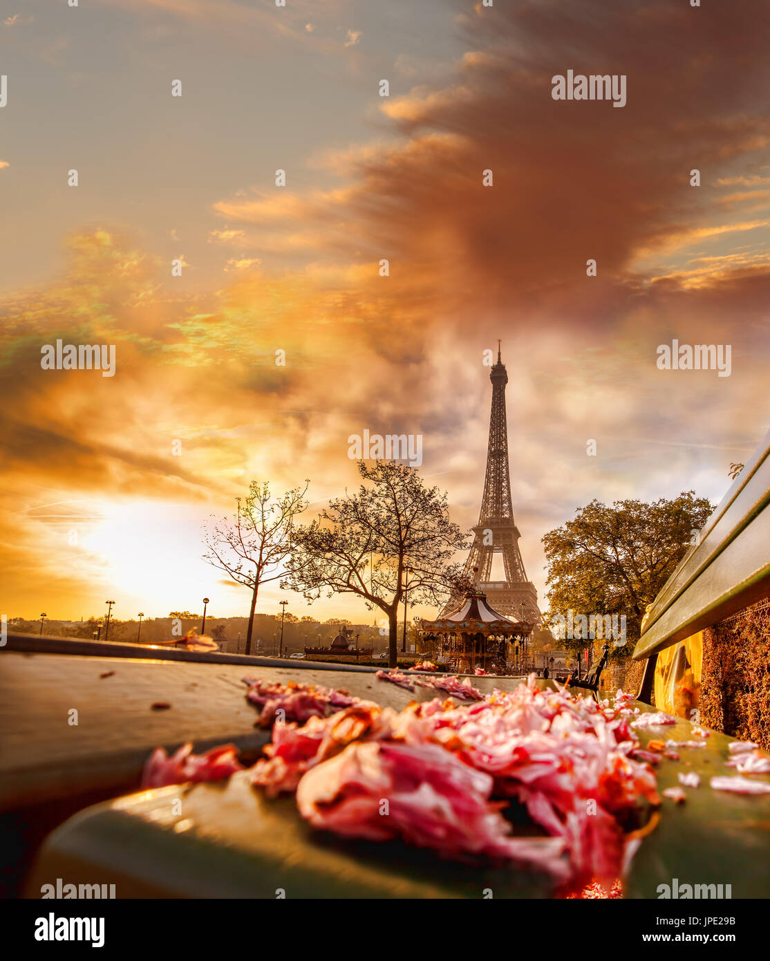 Beautiful eiffel tower hi-res stock photography and images - Alamy