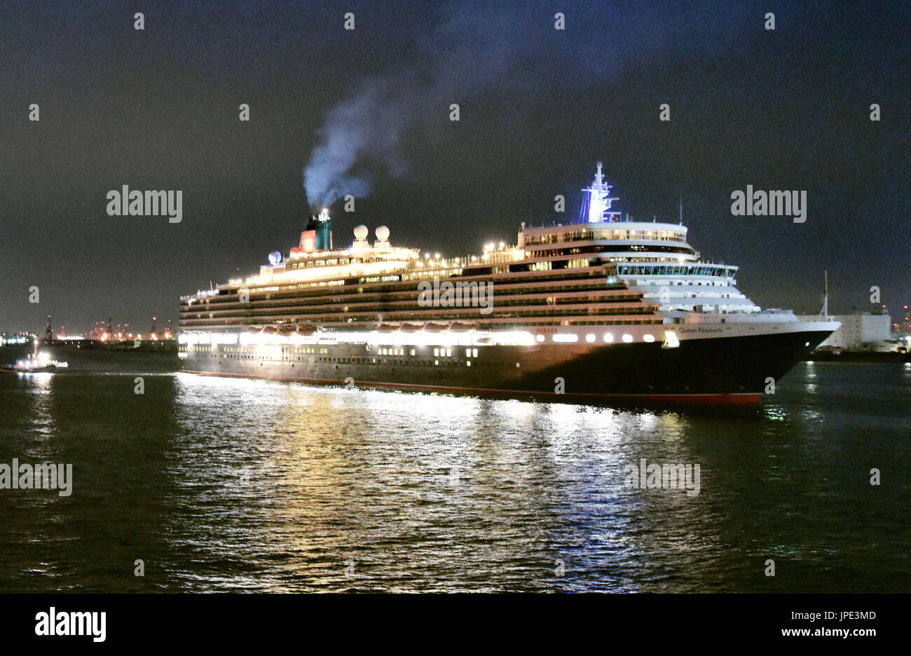 Luxury liner Queen Elizabeth arrives at the port of Kobe, Japan, on ...