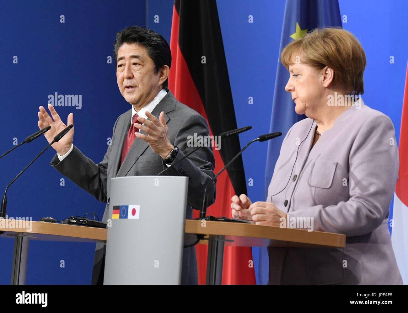 Japanese Prime Minister Shinzo Abe (L) and German Chancellor Angela ...