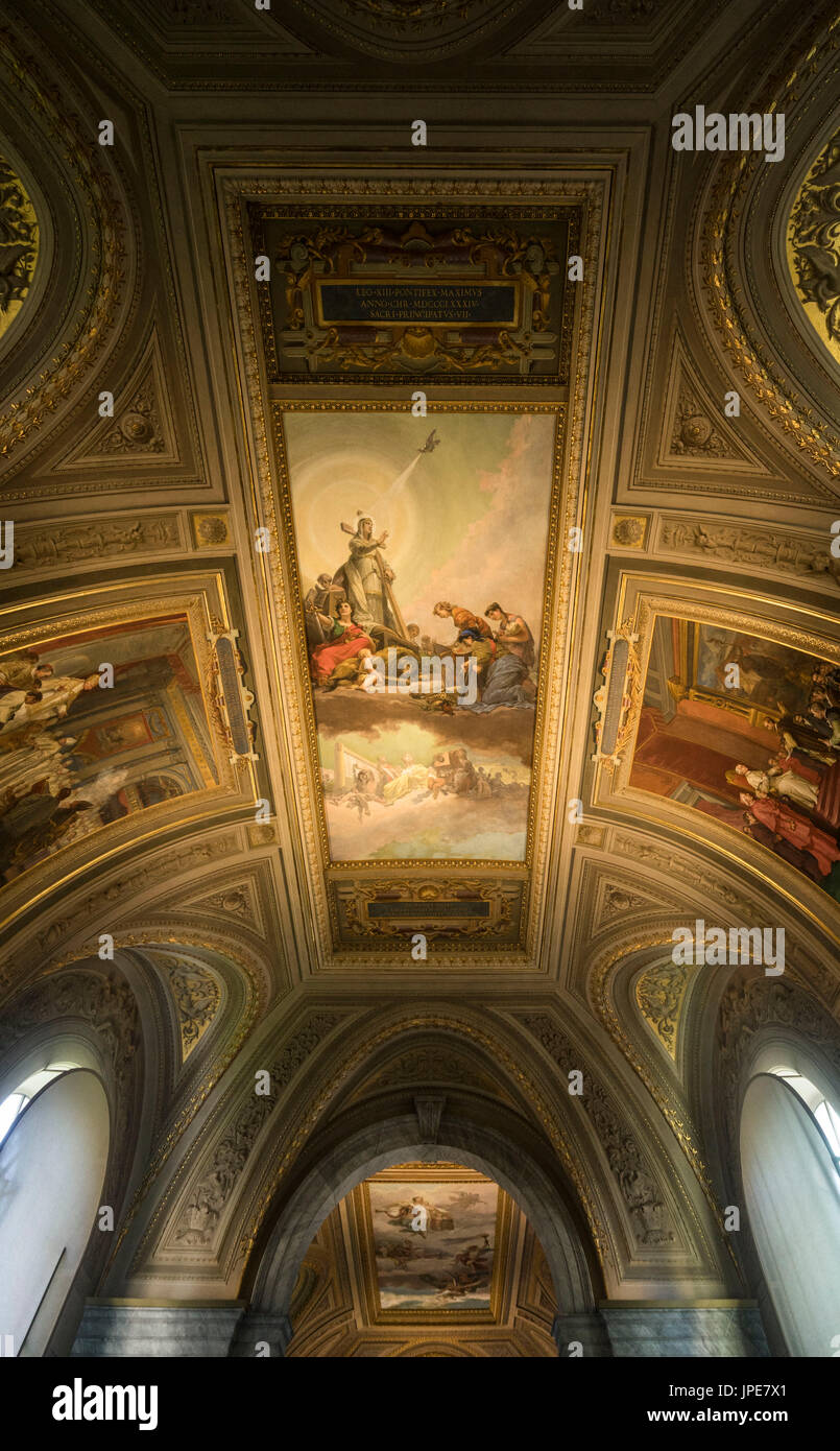 Inside vatican city hi-res stock photography and images - Alamy