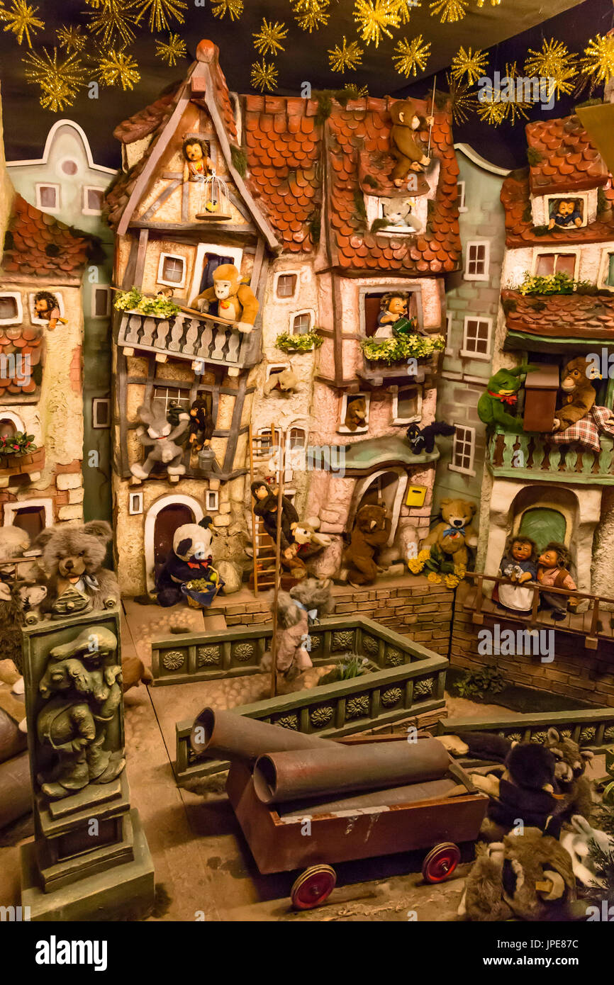 Traditional german christmas ornament hi-res stock photography and ...