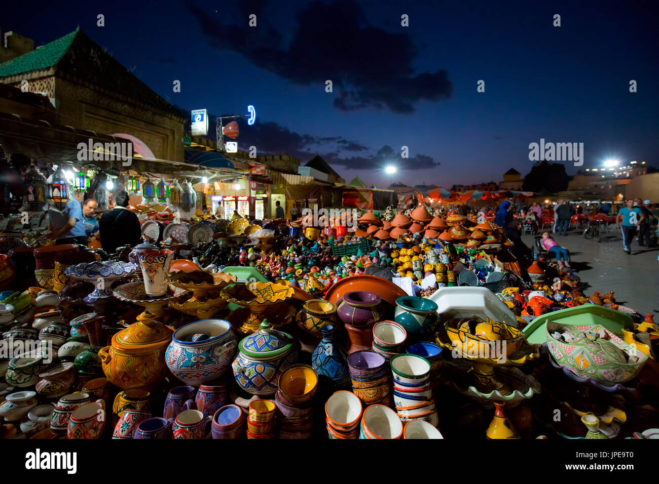 Morocco men market hi-res stock photography and images - Alamy