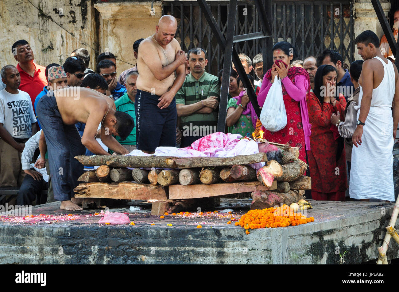 Hindu cremation place hi-res stock photography and images - Alamy Hindu cremation place hi-res stock photography and images - Alamy