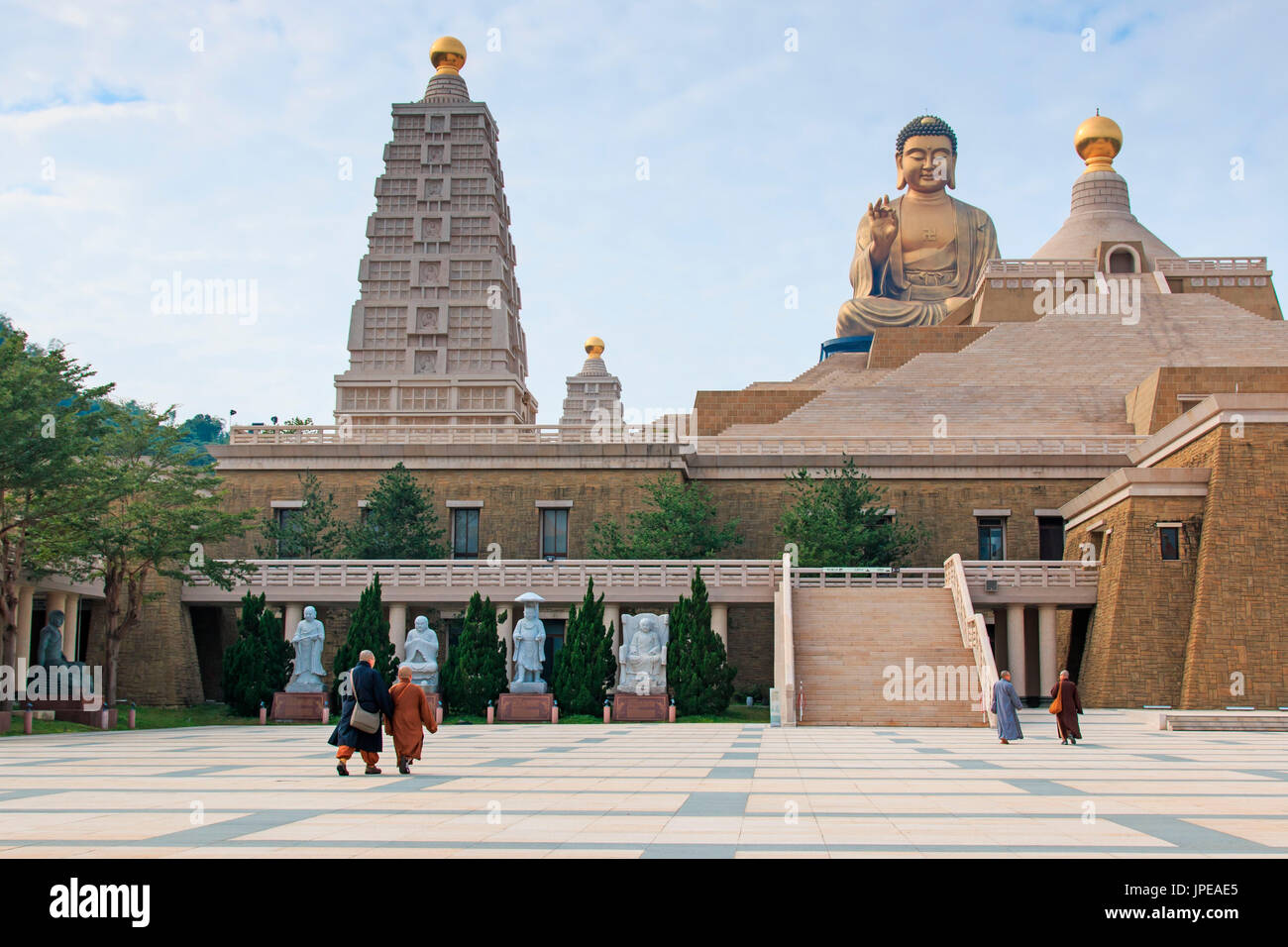 Buddist monk hi-res stock photography and images - Alamy