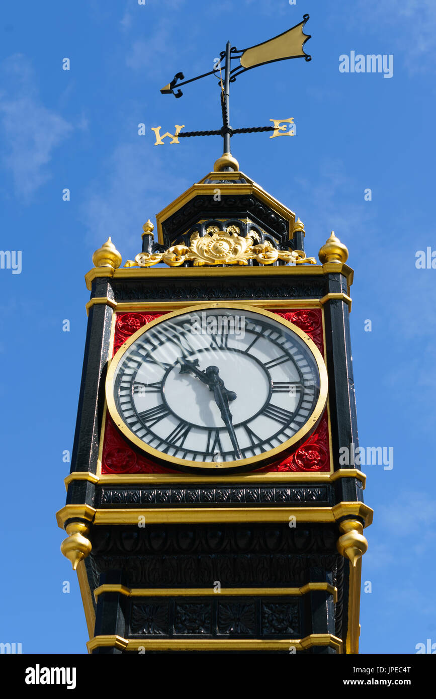 Little ben victoria station london hi-res stock photography and images ...