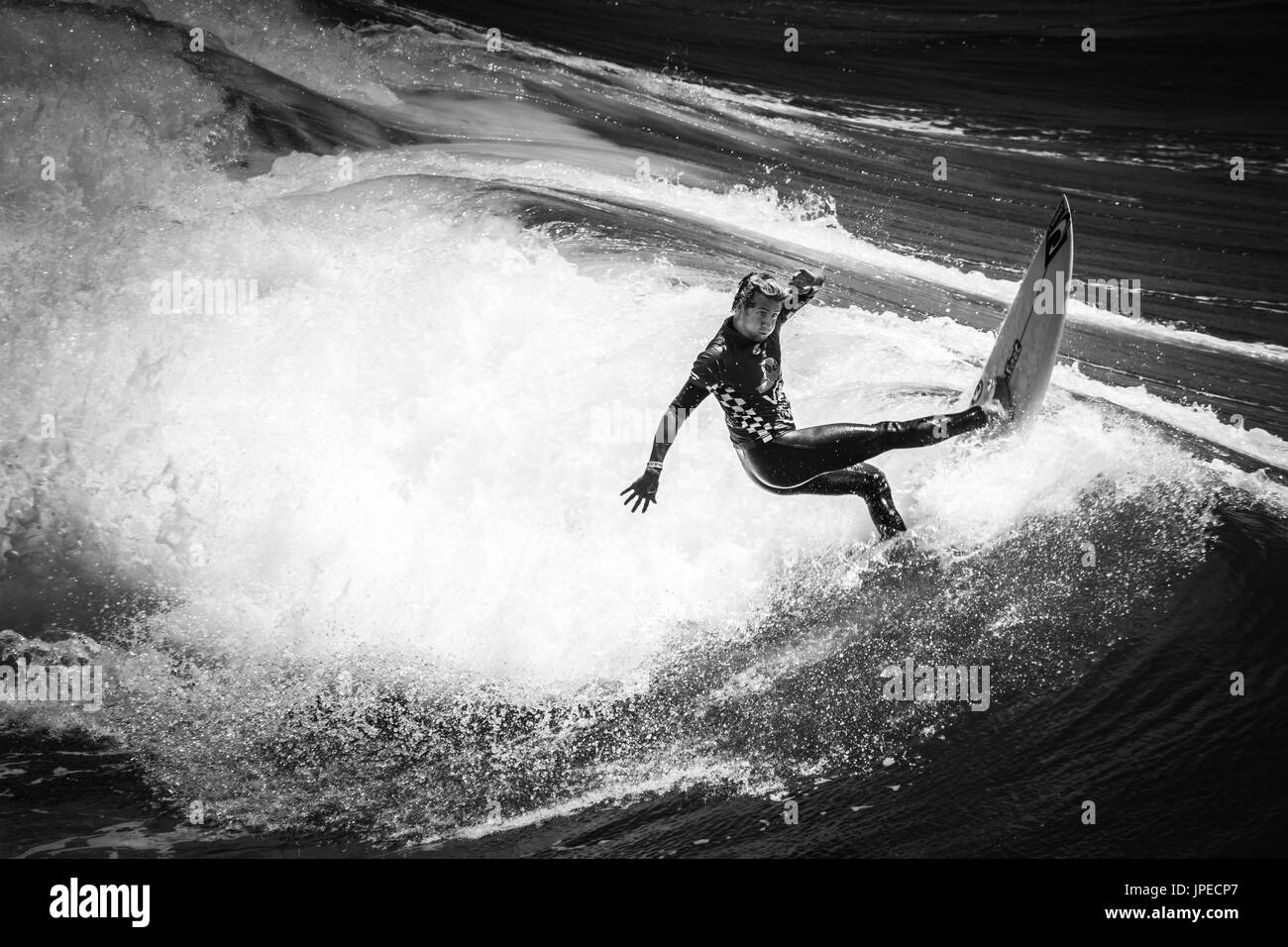 Surfing waves in california Black and White Stock Photos & Images - Alamy