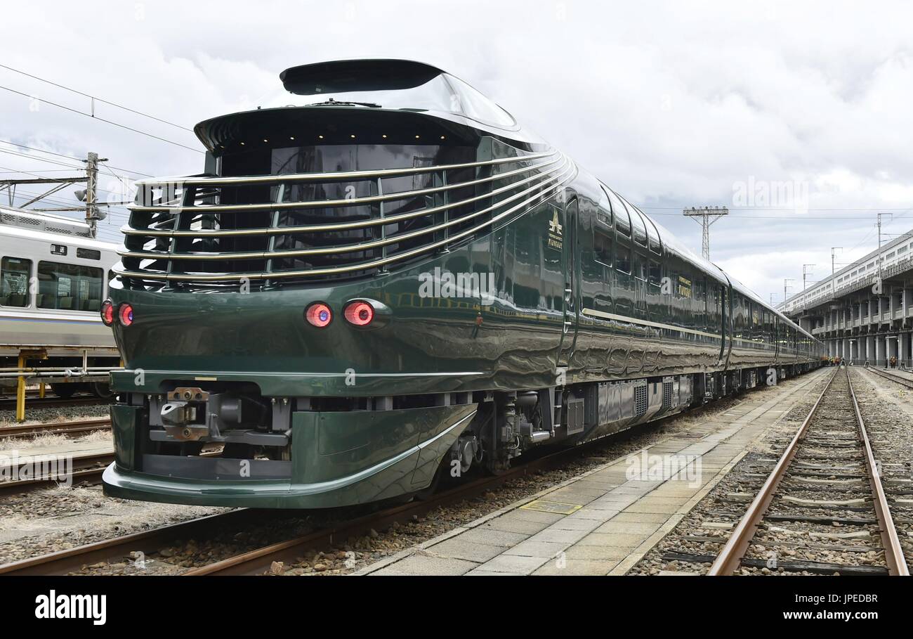 "Twilight Express Mizukaze," a 10-coach luxury express train of West ...