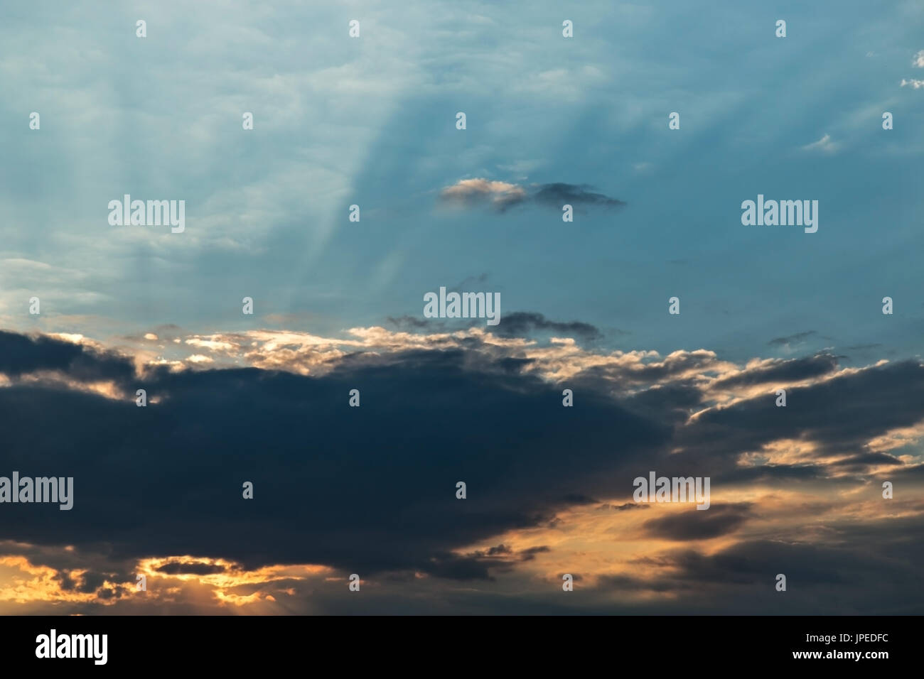 Dramatic cloud colours hi-res stock photography and images - Alamy