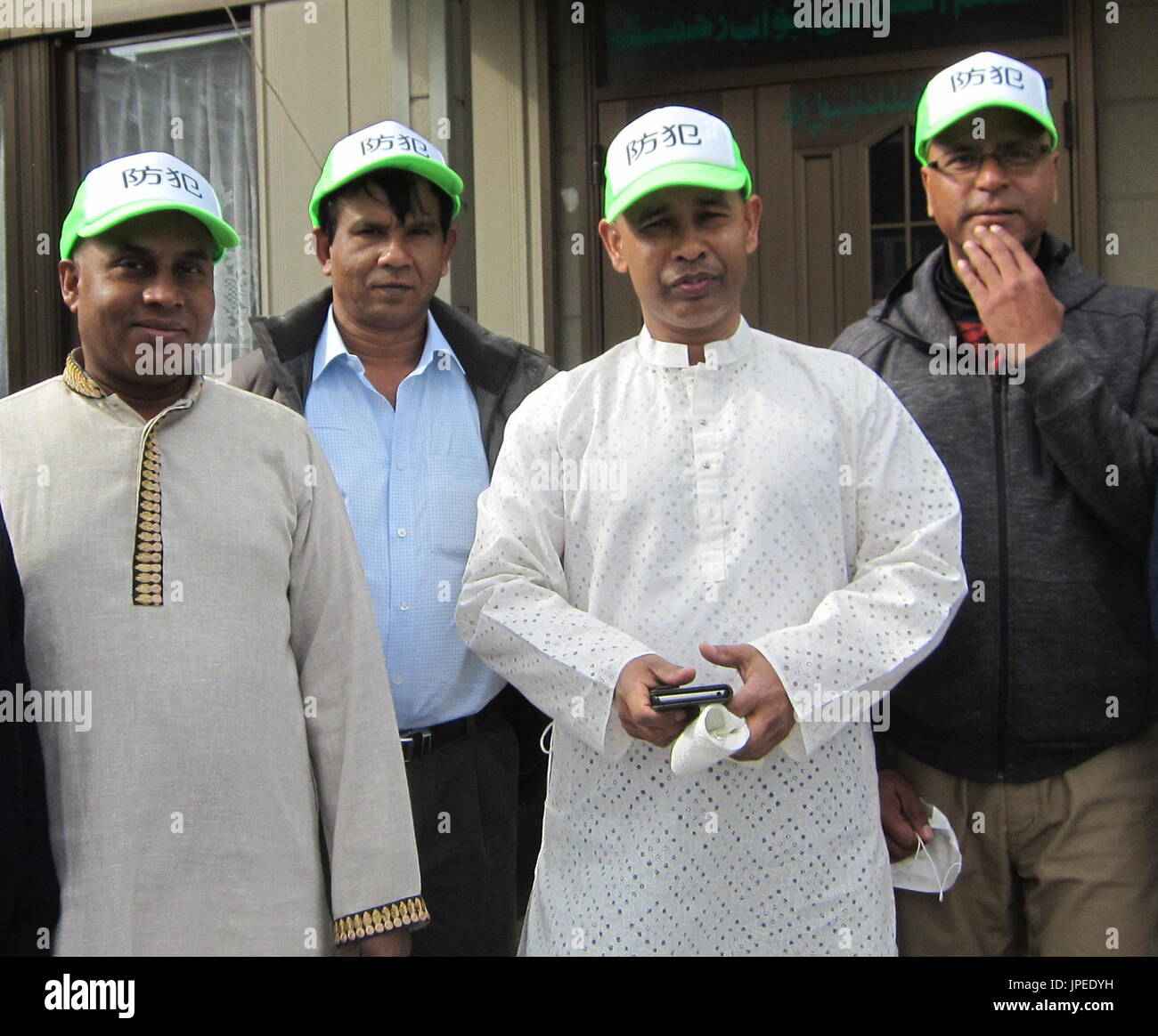 Sultan Mahmud (2nd from R), the head of the Chiba Mosque, and other ...