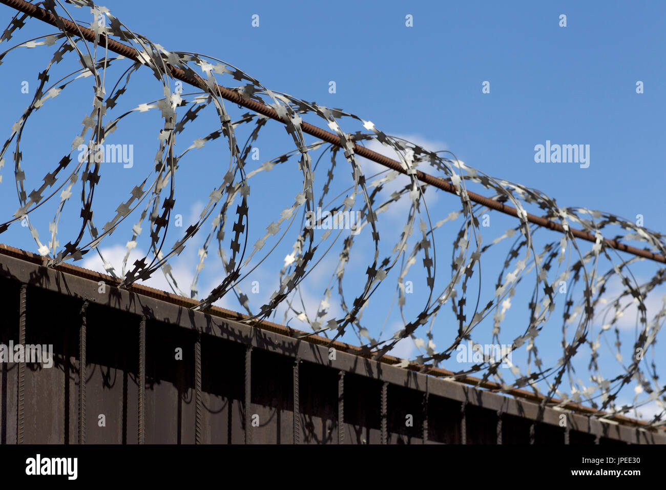Spiky barbed wire fencing hi-res stock photography and images - Alamy