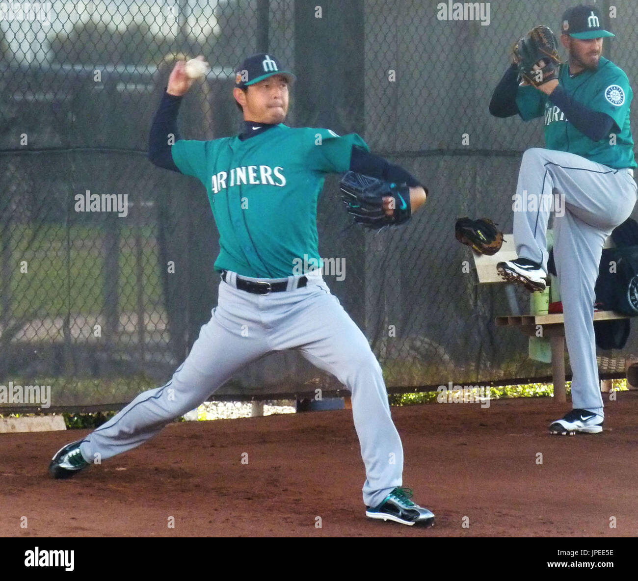 Seattle Mariners right-hander Hisashi Iwakuma (L) throws in the bullpen ...